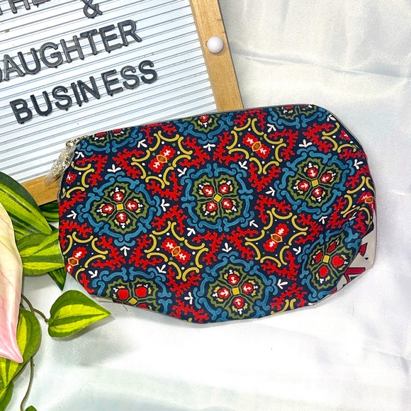 Estee Lauder | Bags | Estee Lauder Makeup Bag New Made From Recycled ...
